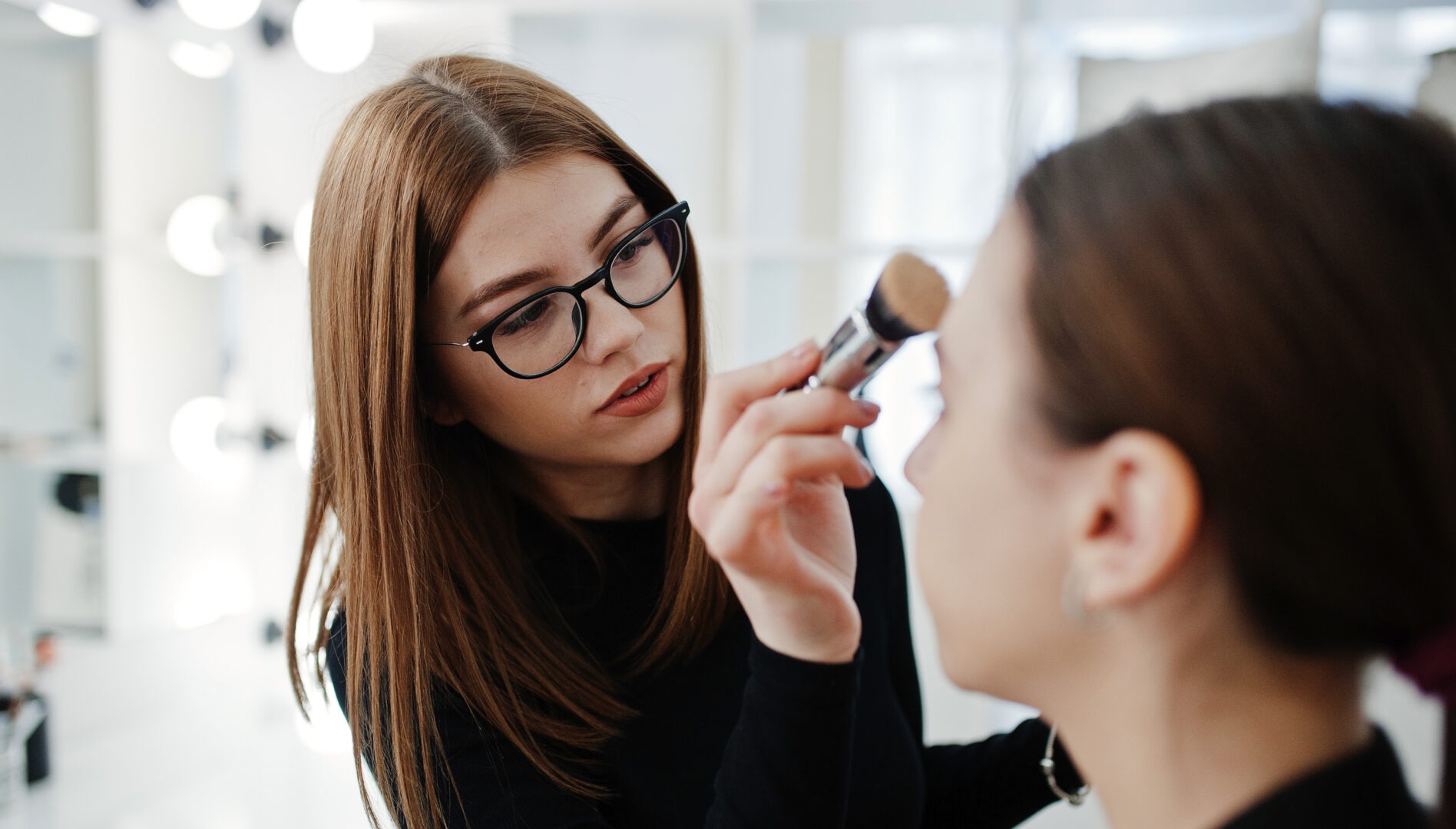 How to Choose an Ideal Makeup Artist -MBMmakeupstudio